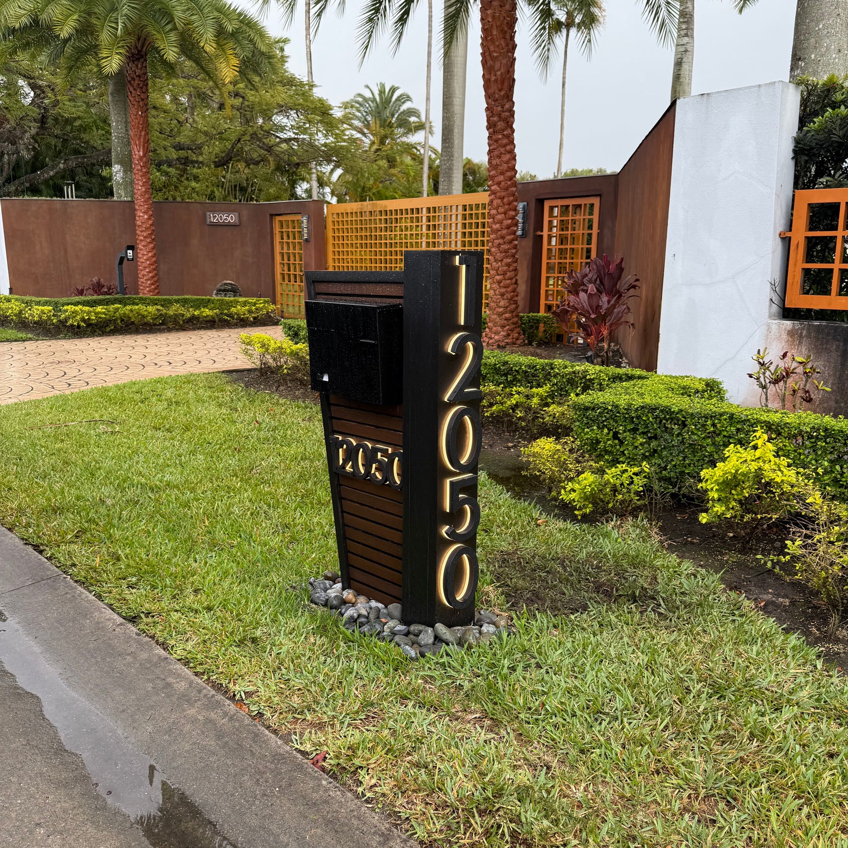 Vista Valley Mailbox (LED) | Dream Mailboxes