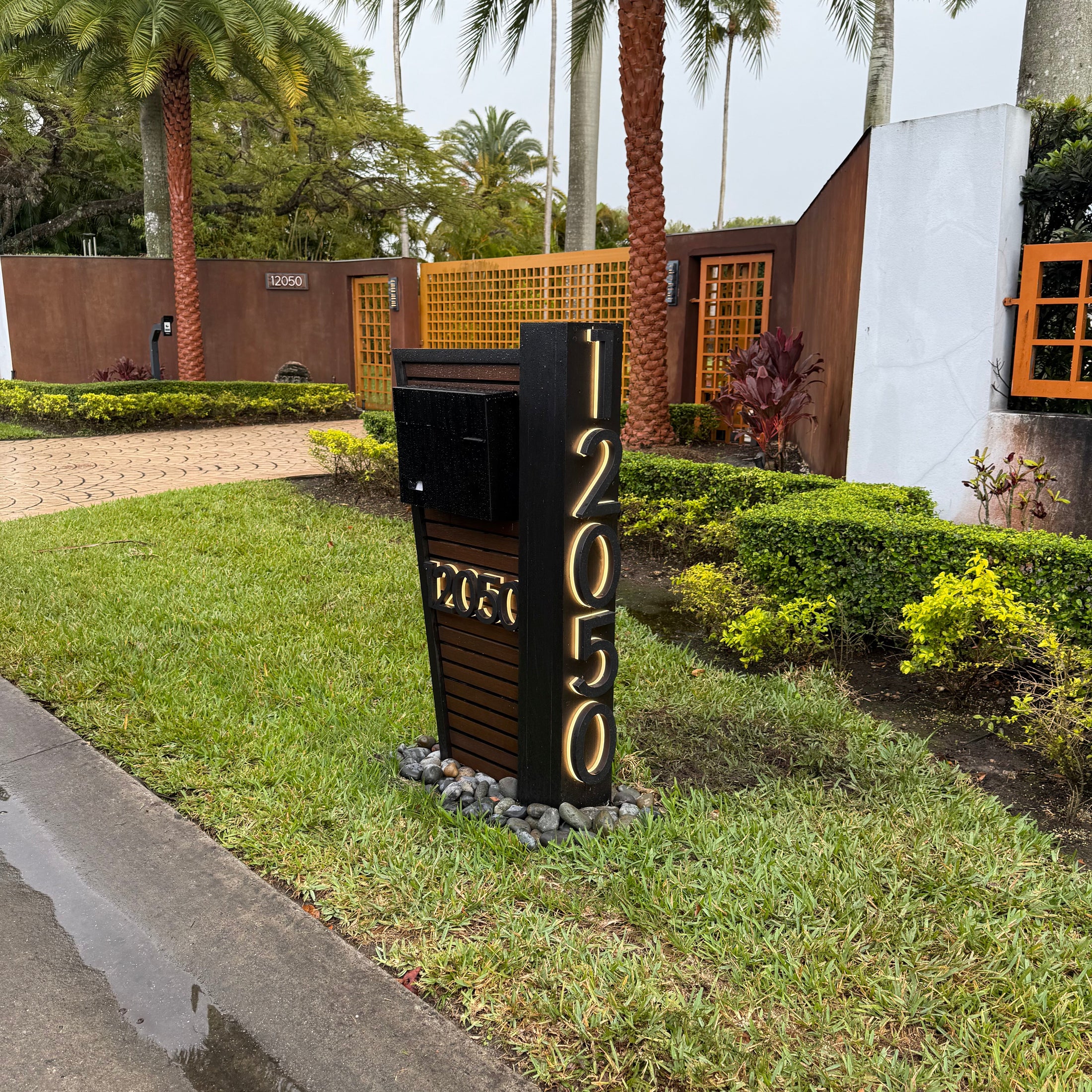 Vista Valley Mailbox (LED) | Dream Mailboxes