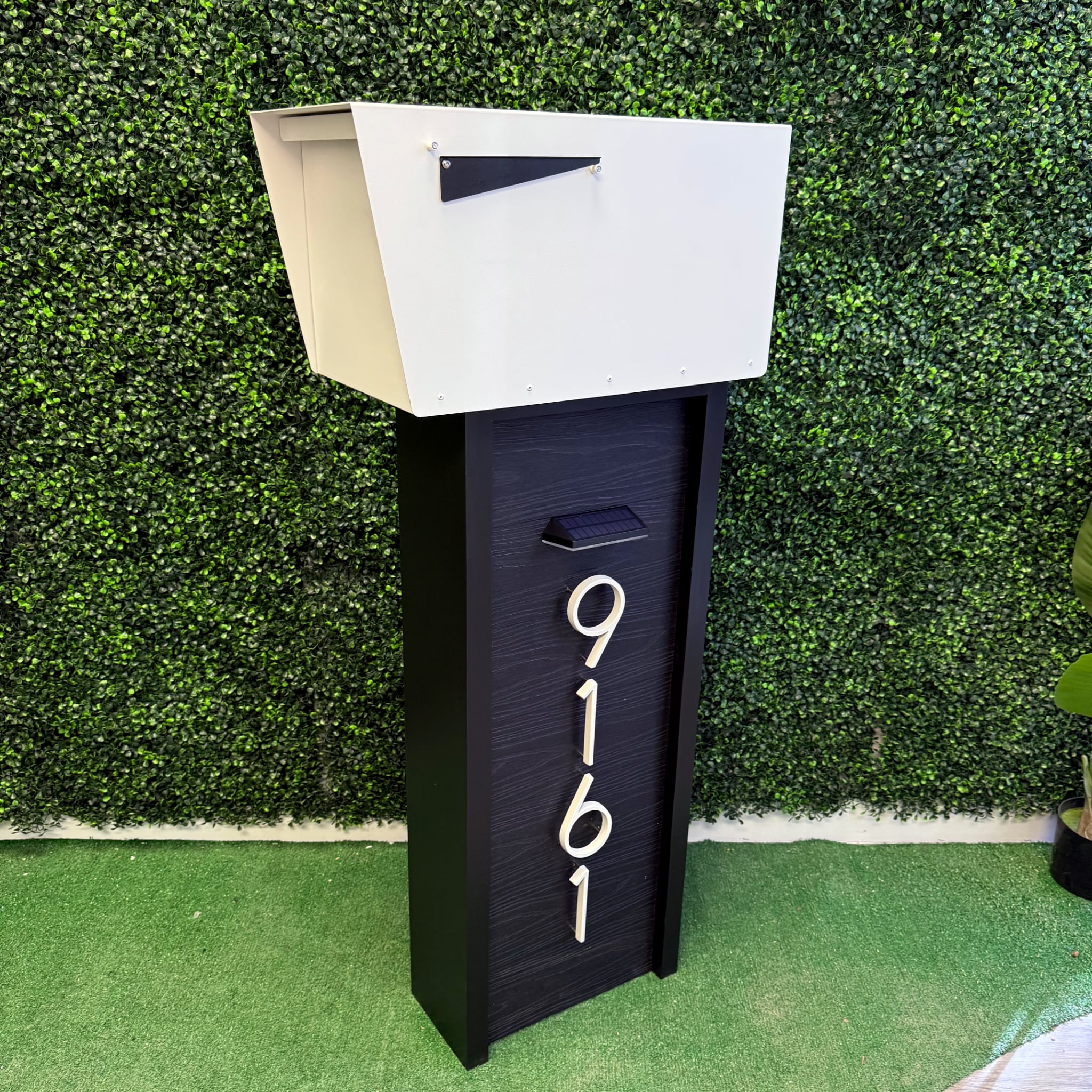 Slatline Sleek Mailbox | Dream Mailboxes