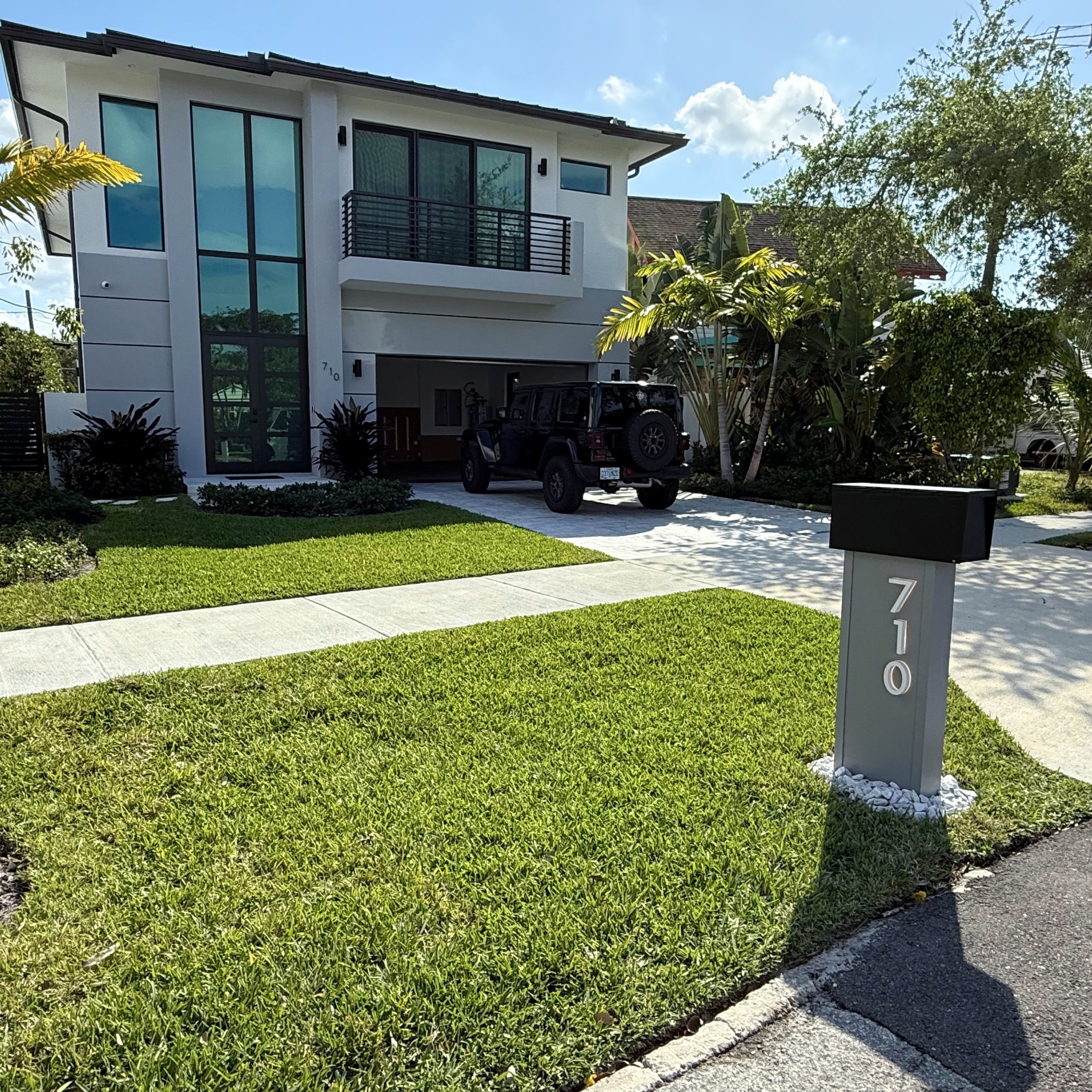 Sleek Mailbox (Composite) | Dream Mailboxes