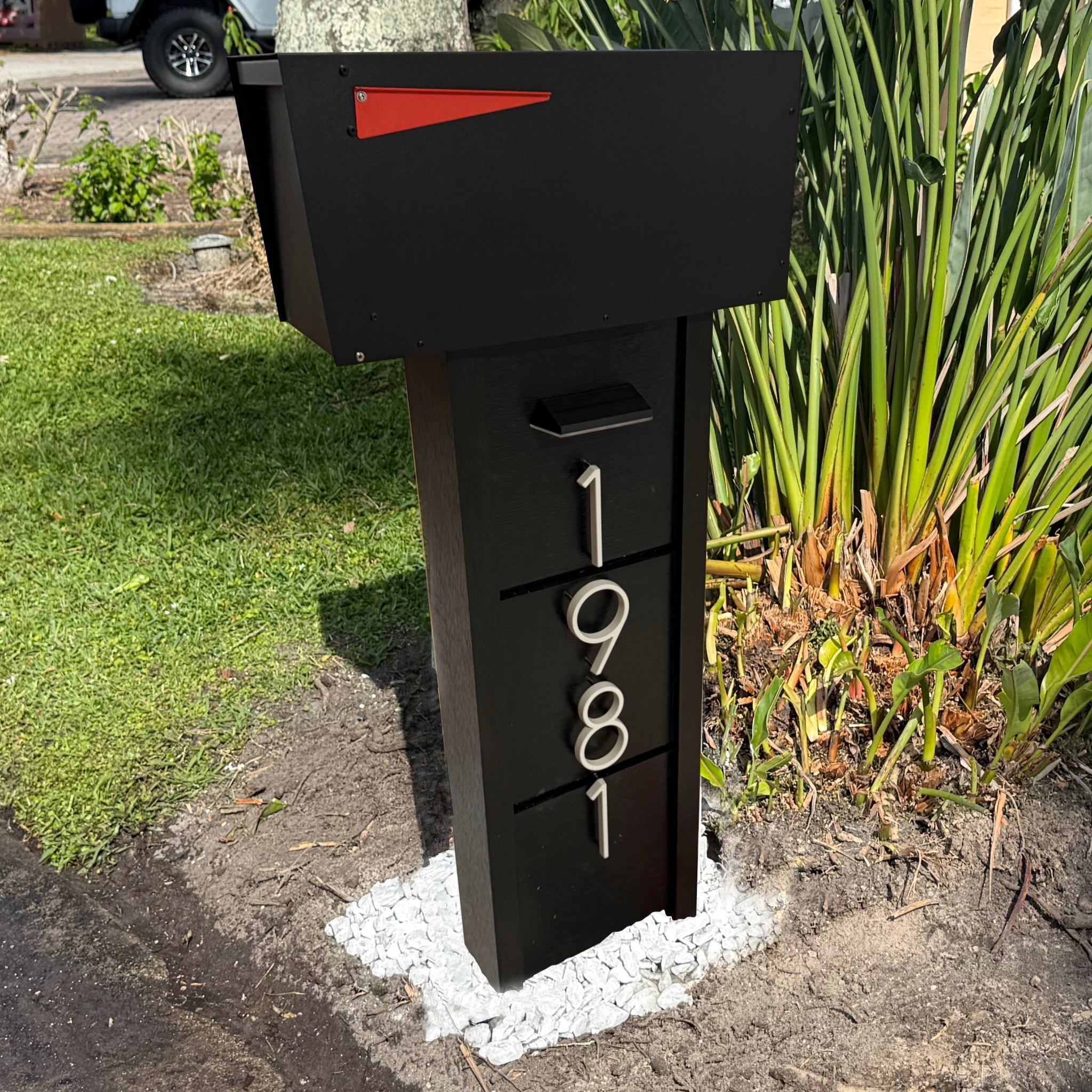 Sleek Wide Panel Mailbox (Composite) | Dream Mailboxes