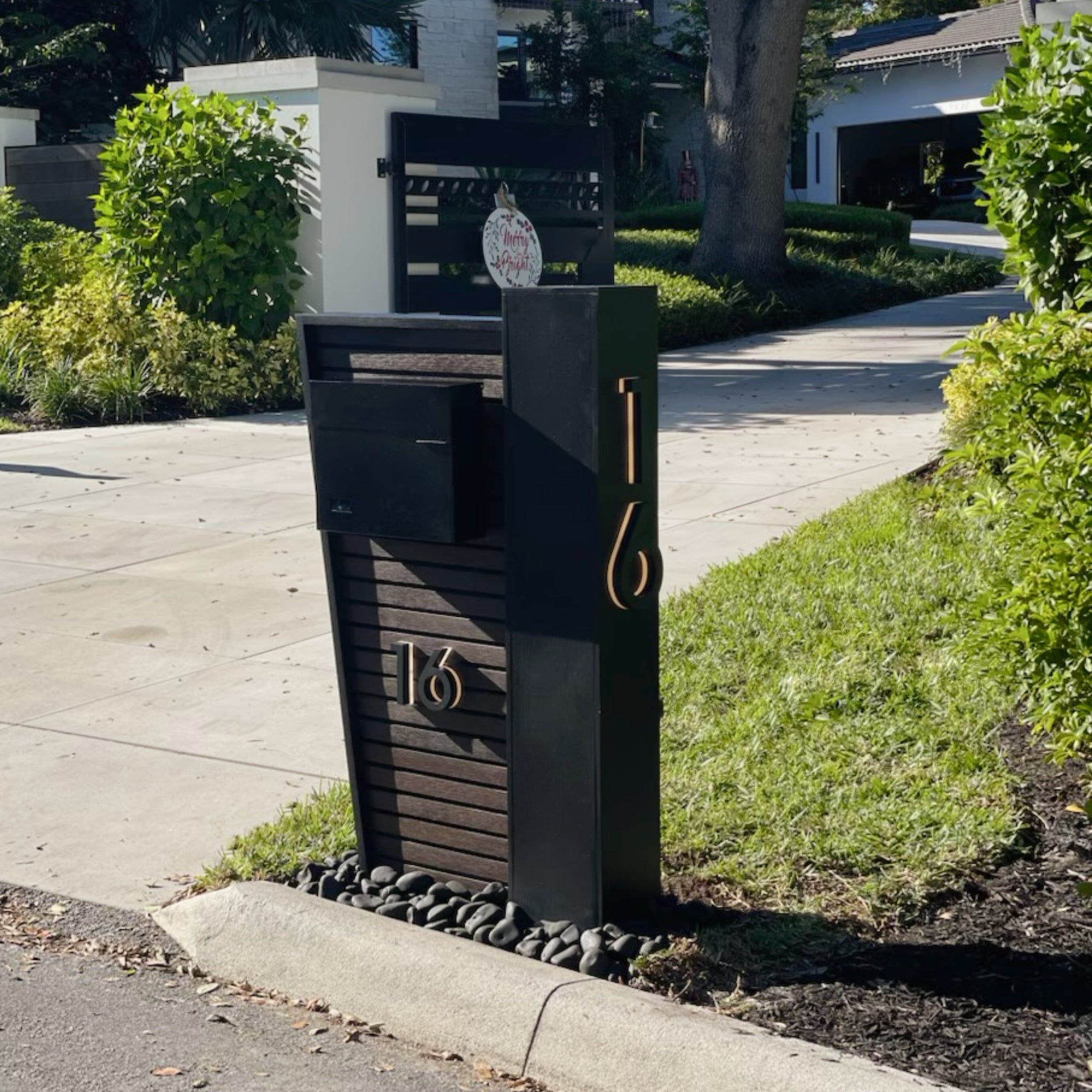 Vista Valley Mailbox (LED)