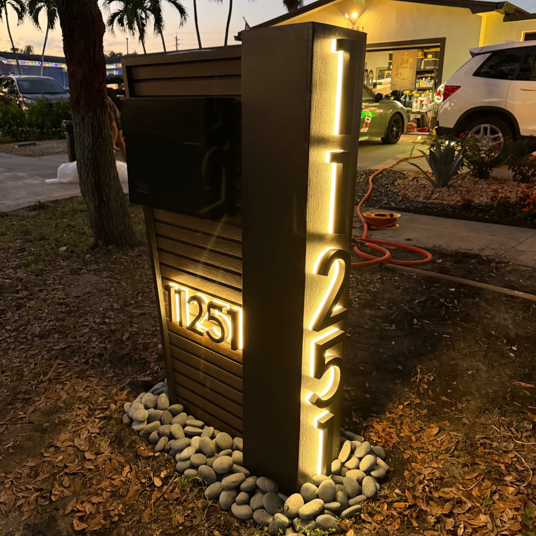 Vista Valley Mailbox (LED)